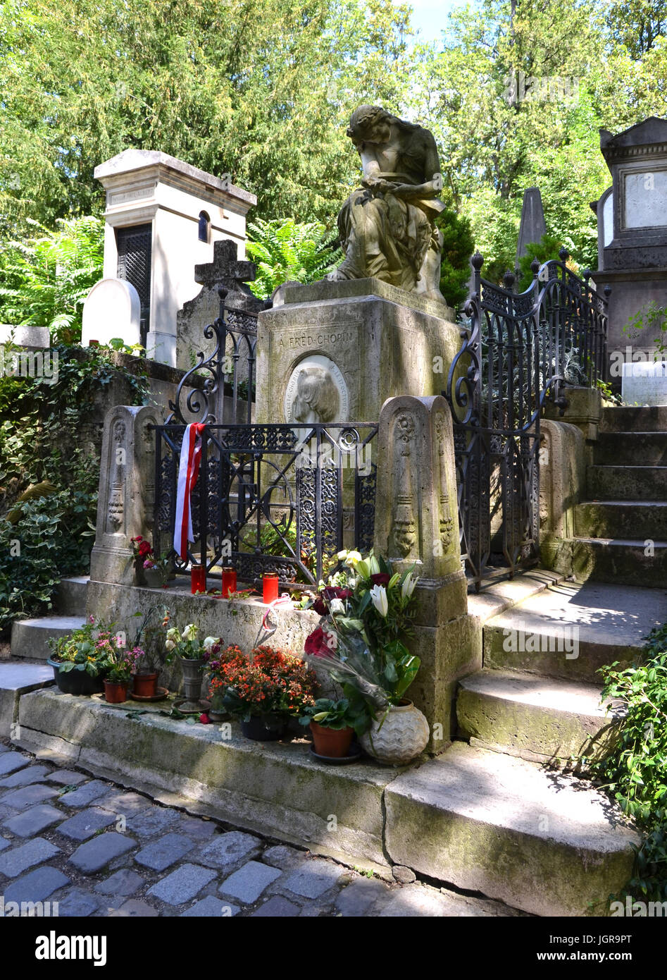 PARIS - AUG 7: The tombstone of Frederic Chopin at Pere Lachaise ...