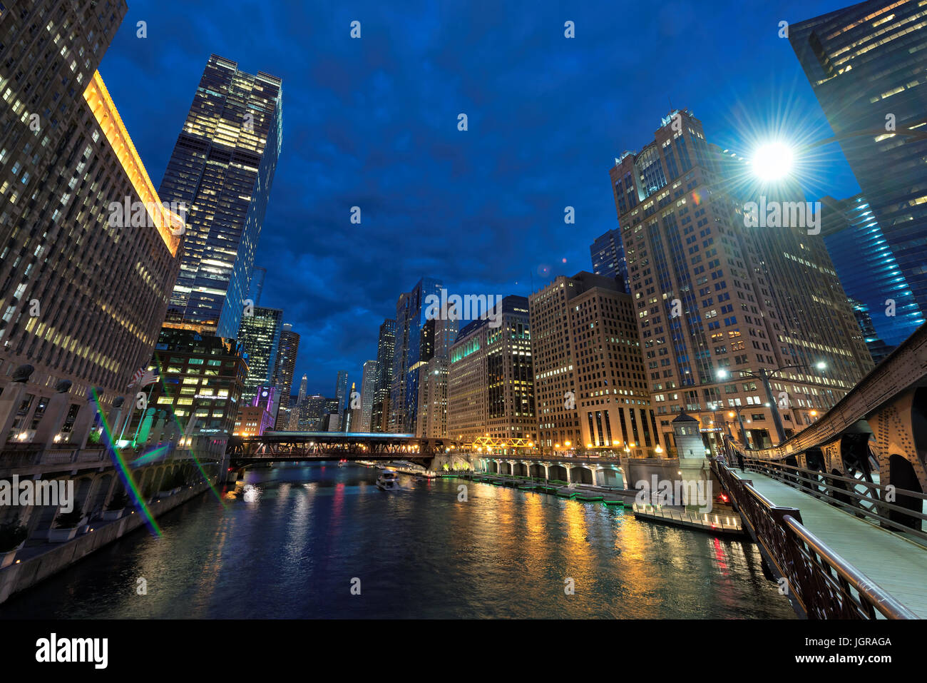 Chicago night hi-res stock photography and images - Alamy