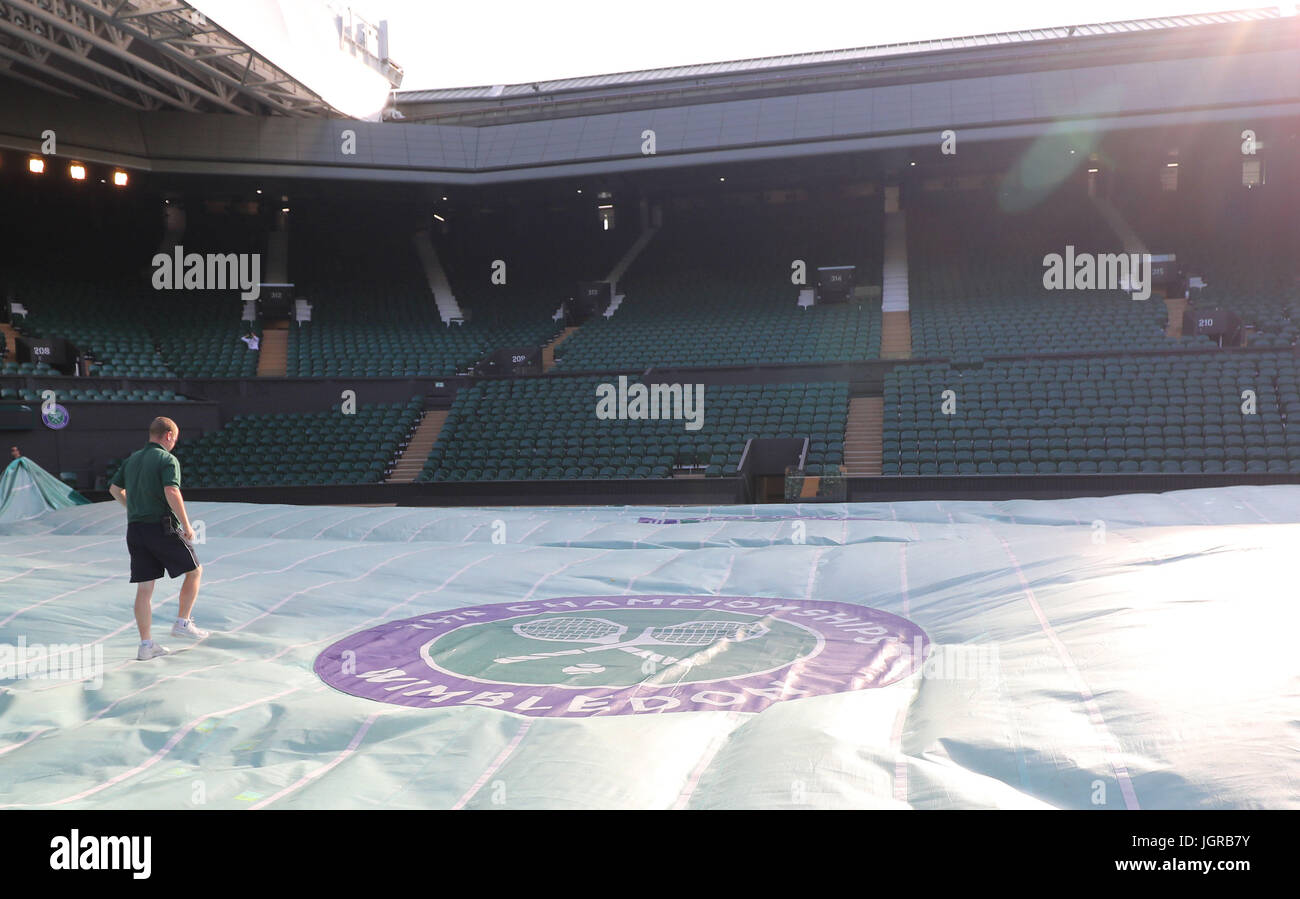 Pull covers hi-res stock photography and images - Alamy