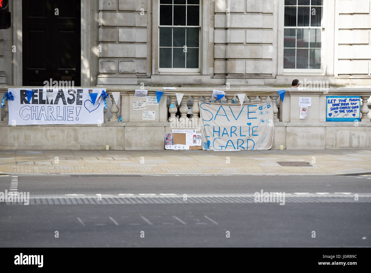 Save charlie gard hi-res stock photography and images - Alamy