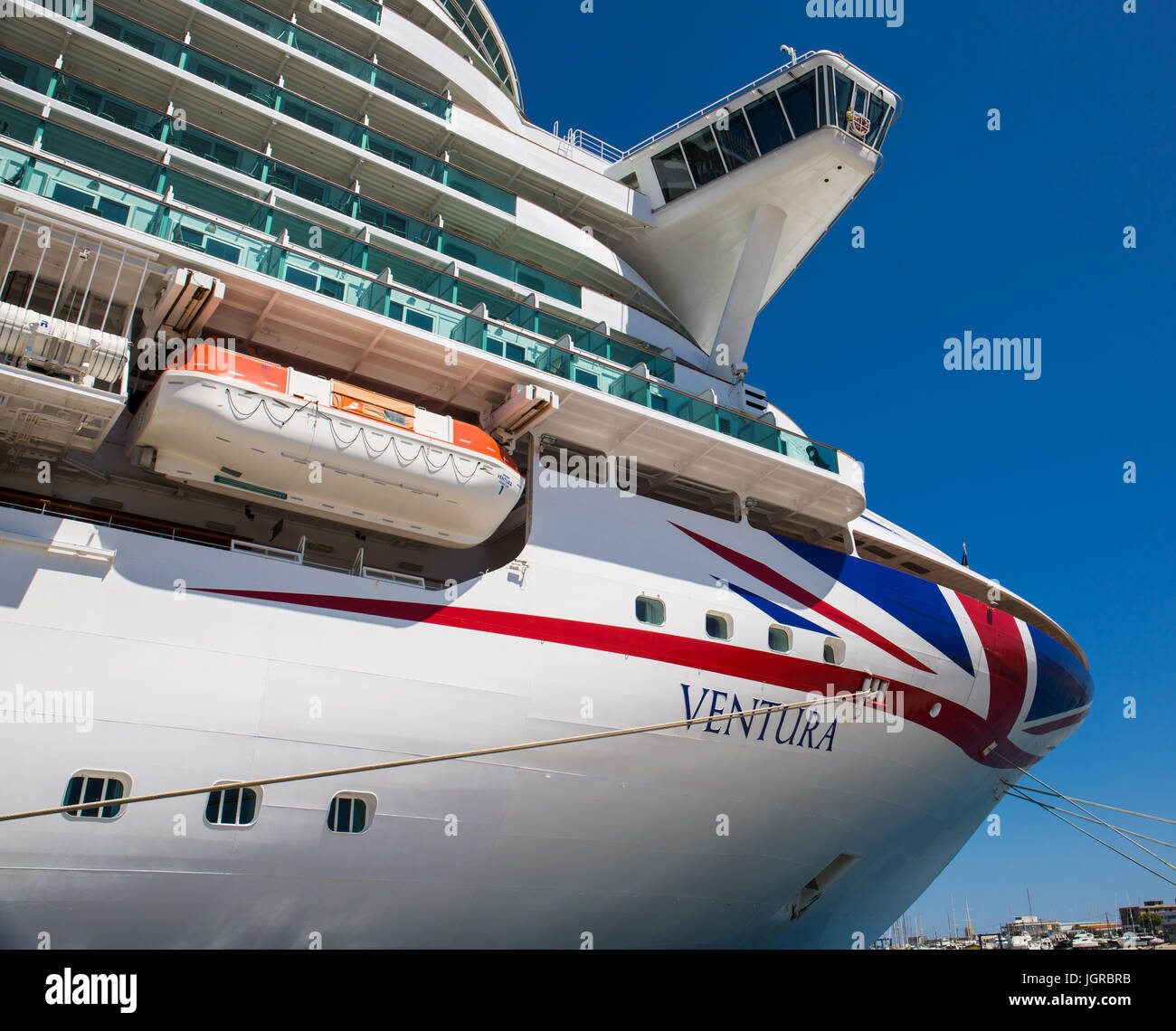 Union Jack colour scheme painted on bow of P&O liner Ventura Stock ...