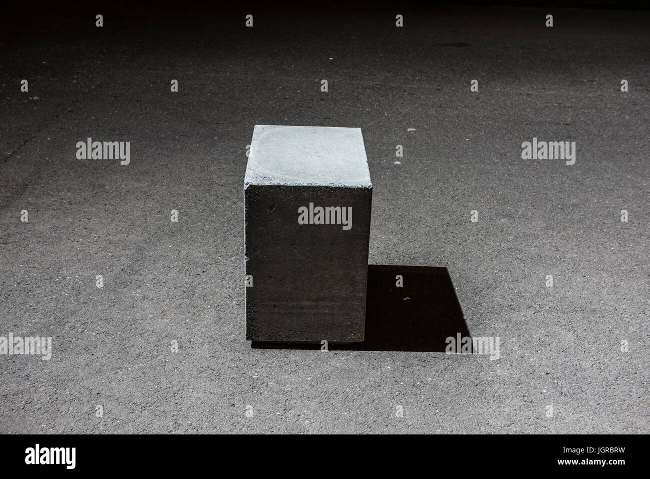 Concrete block building hi-res stock photography and images - Alamy