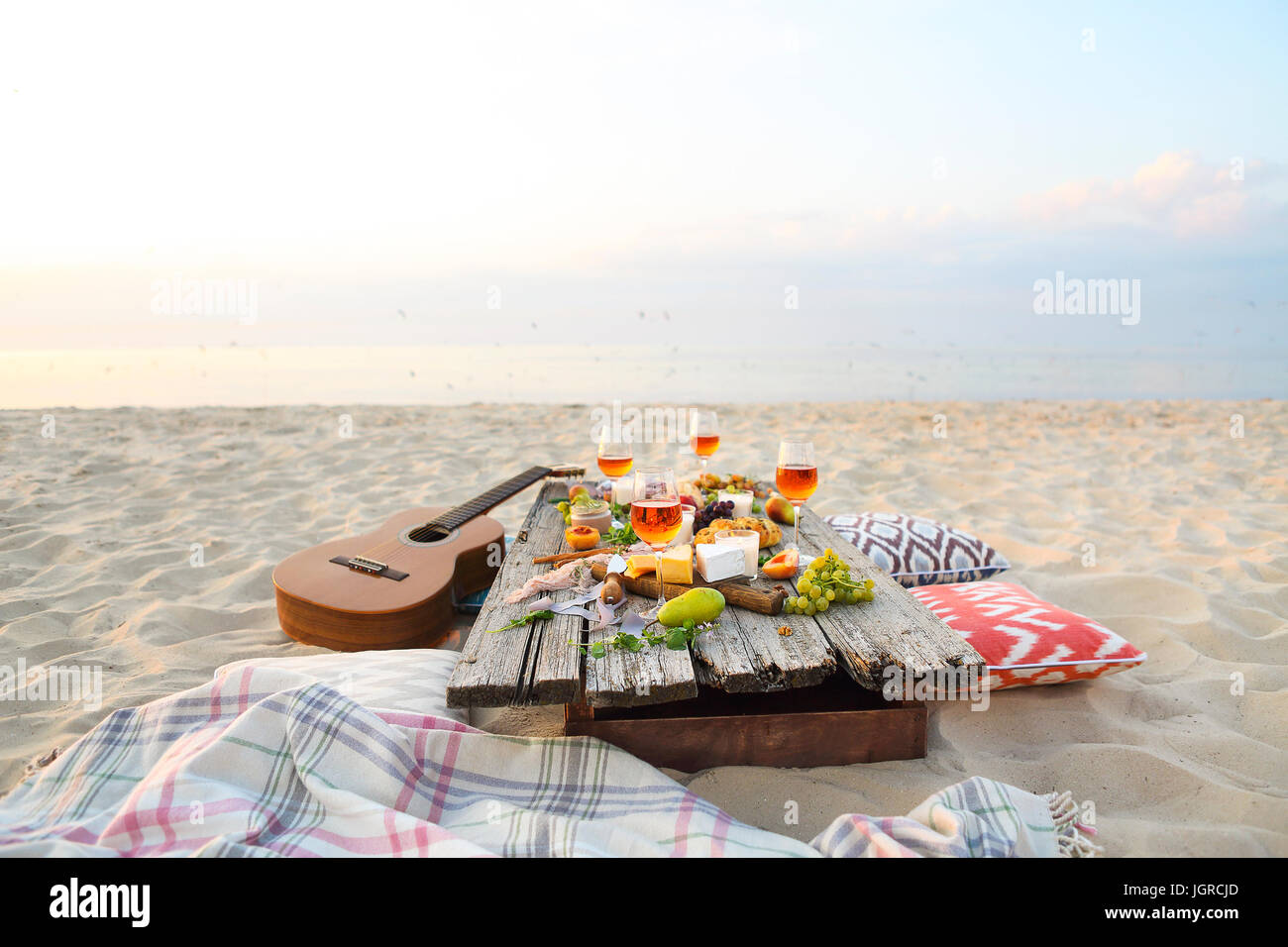 Top view beach picnic table. Beach party Stock Photo - Alamy