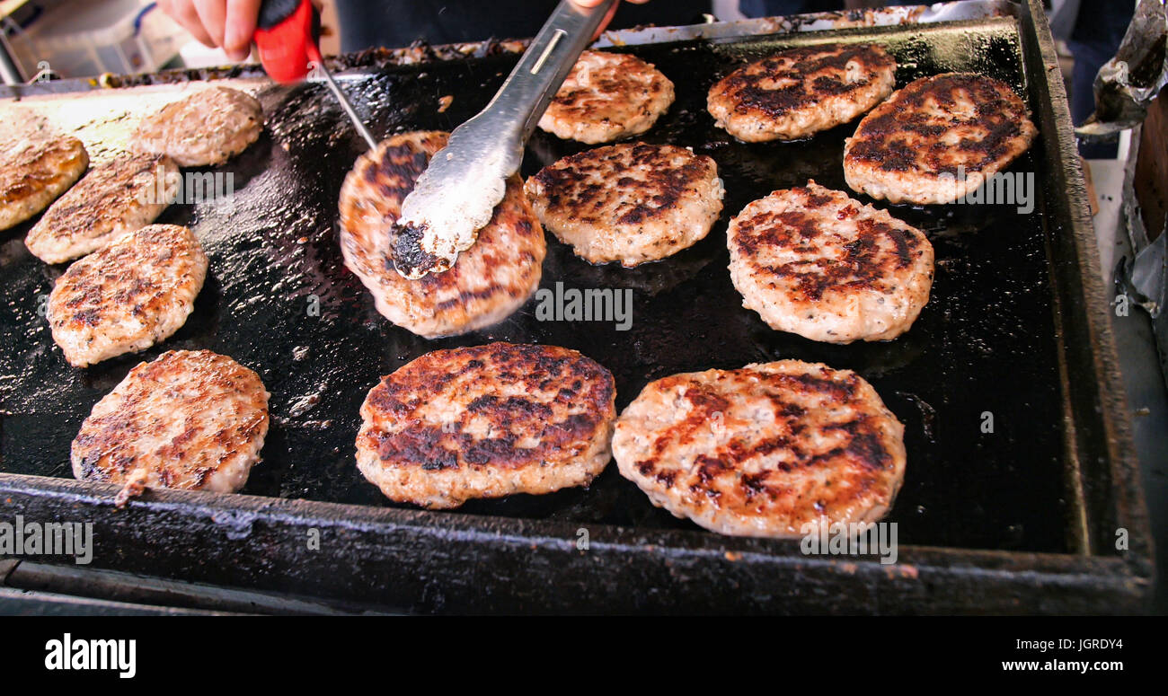 Flipping burgers hi-res stock photography and images - Alamy