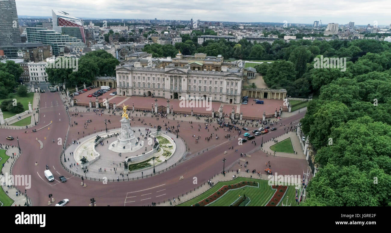 Buckingham palace aerial view hi-res stock photography and images - Alamy