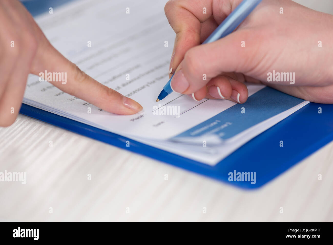 Doctor patient patient signing medical hi-res stock photography and ...