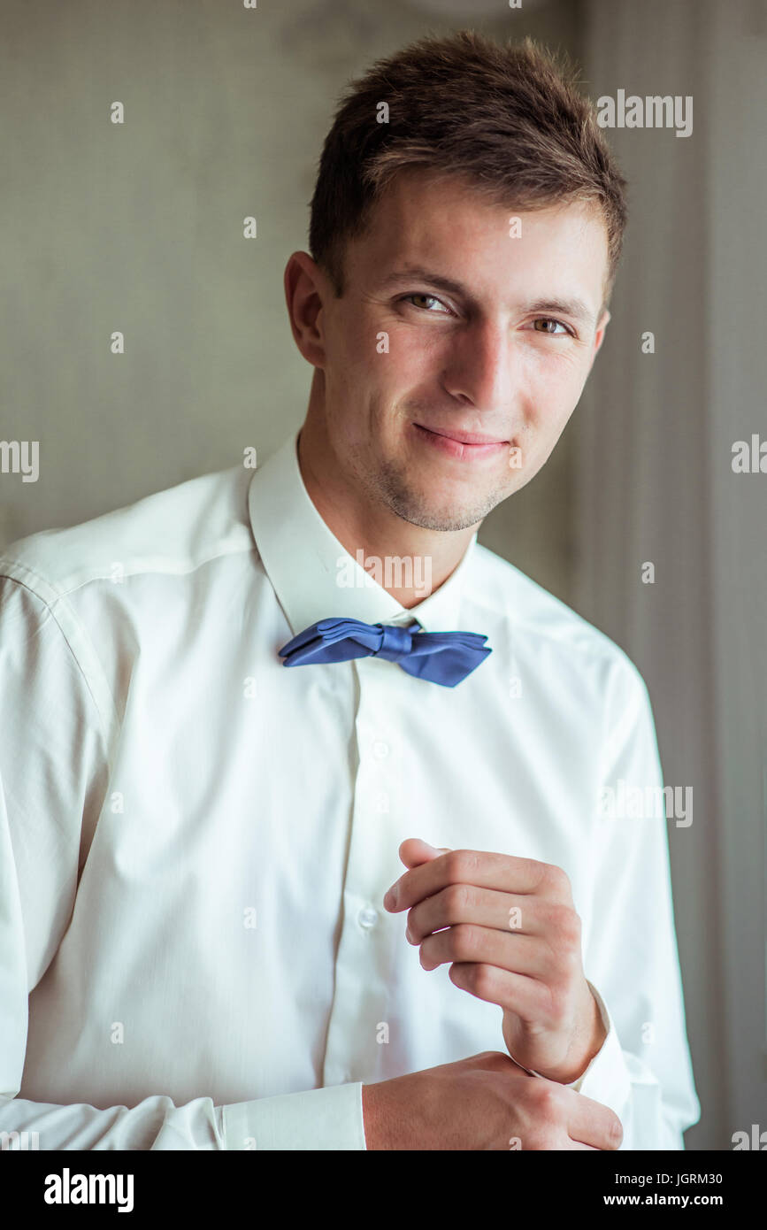 Hand fastening wedding hi-res stock photography and images - Alamy