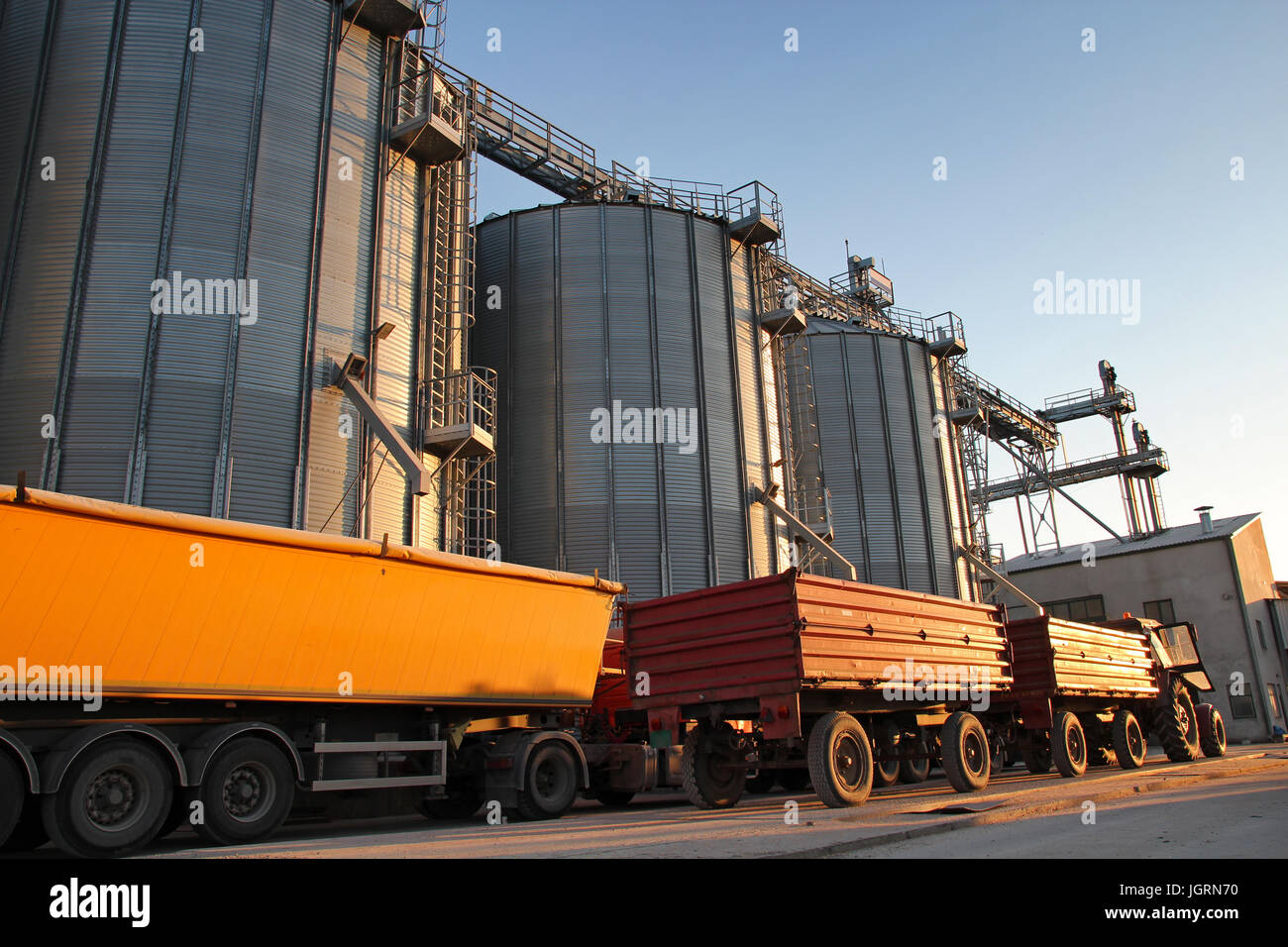 Loading silo hi-res stock photography and images - Alamy