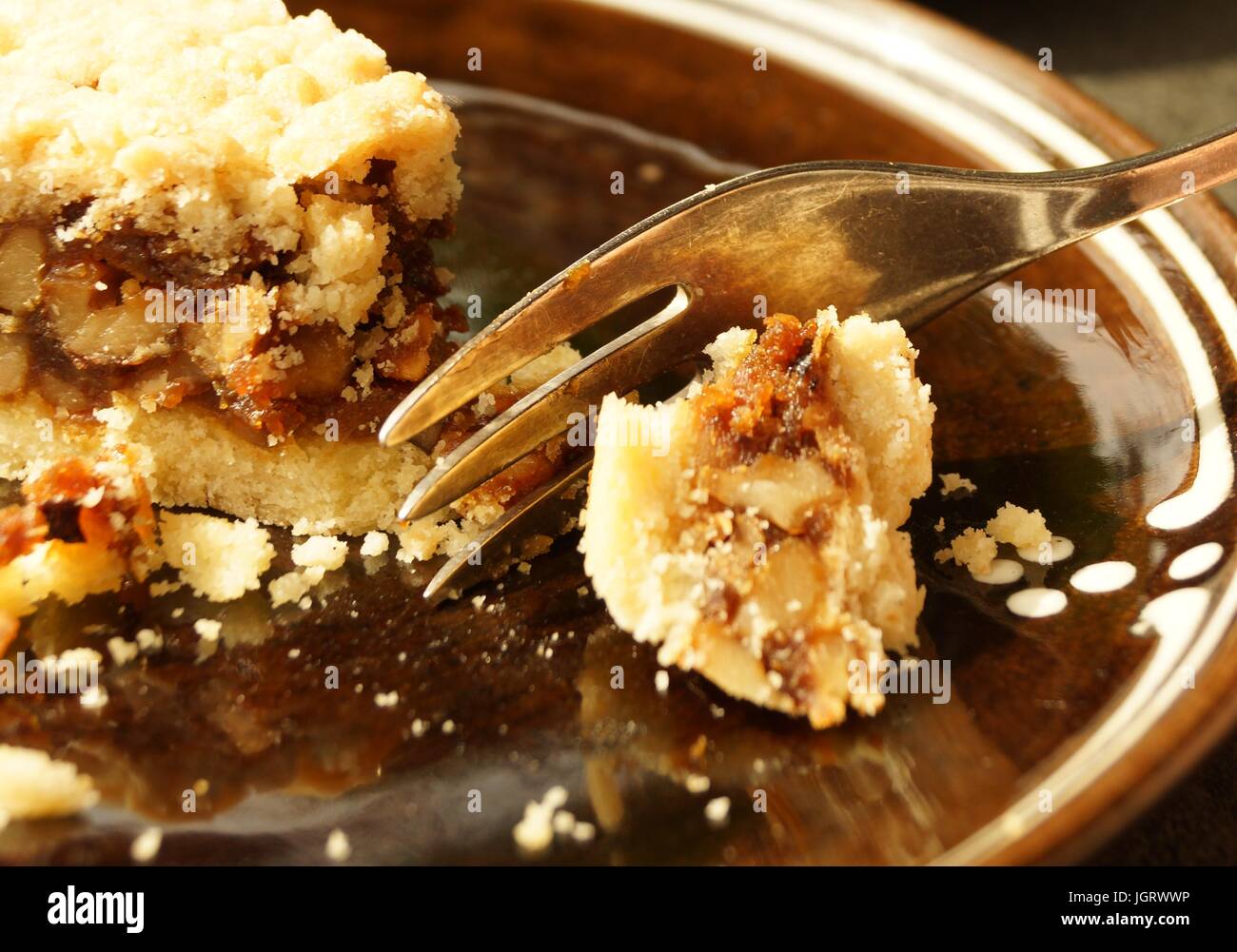 Golden crumbly cake hi-res stock photography and images - Alamy