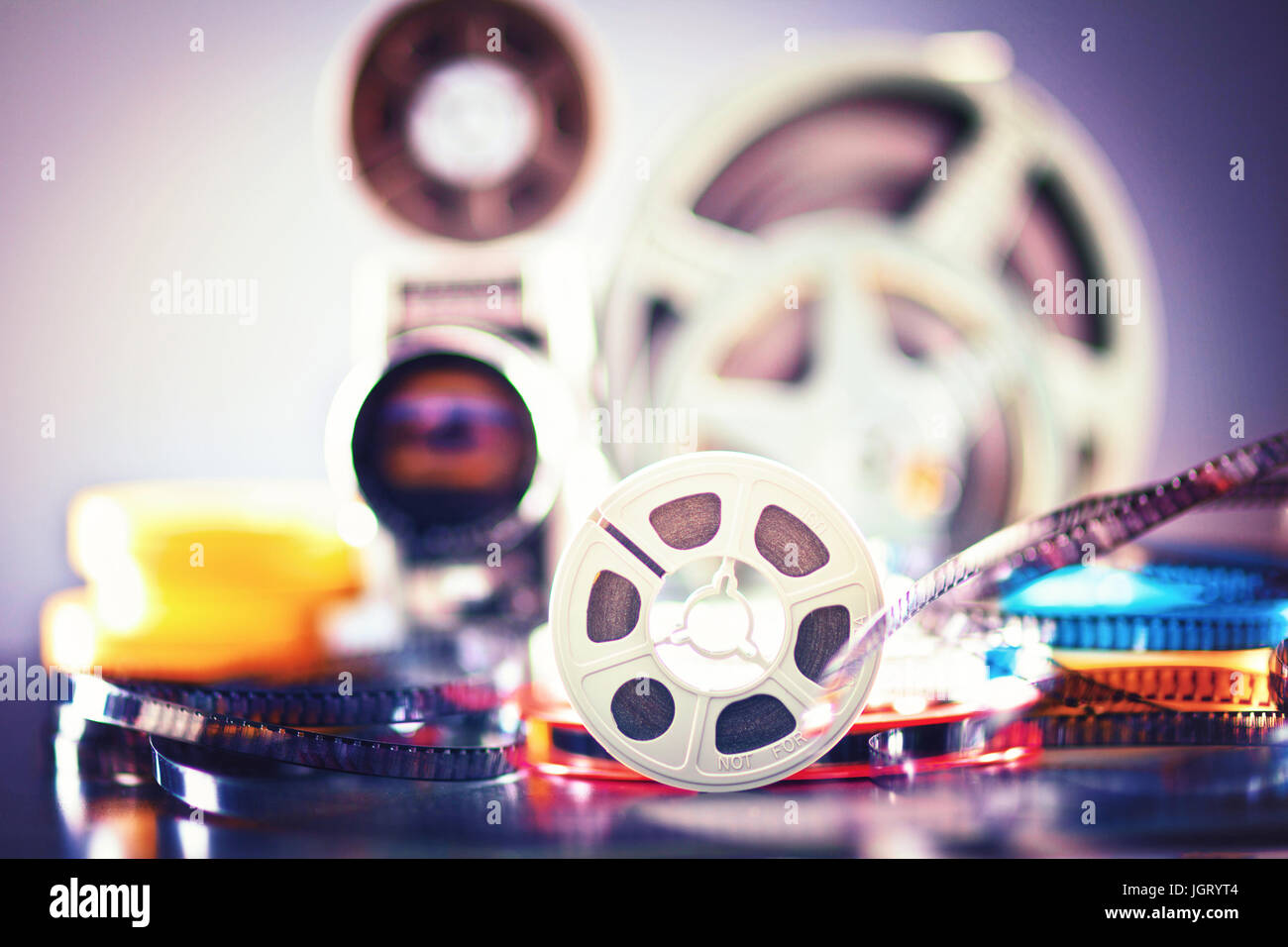 Vintage 8mm film camera hi-res stock photography and images - Alamy
