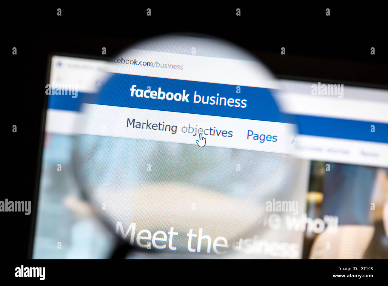 Facebook company page hi-res stock photography and images - Alamy
