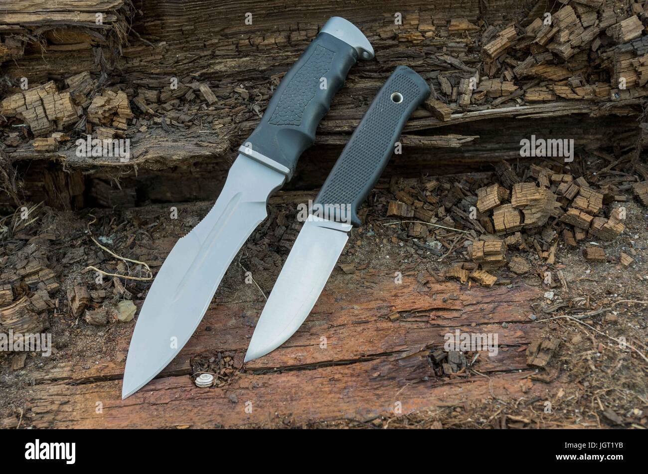 Knives on wood log. Top view. Background is brown Stock Photo - Alamy