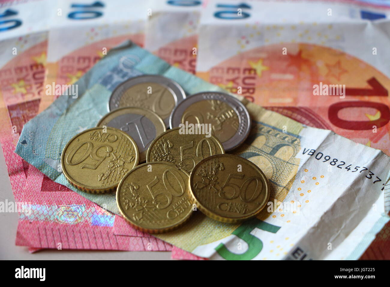 Euro coin note hi-res stock photography and images - Alamy