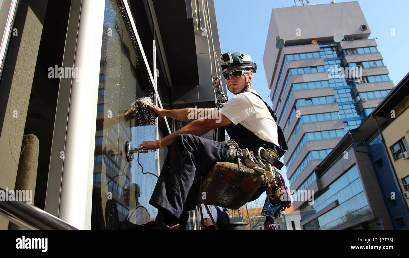 Facade cleaning hi-res stock photography and images - Alamy
