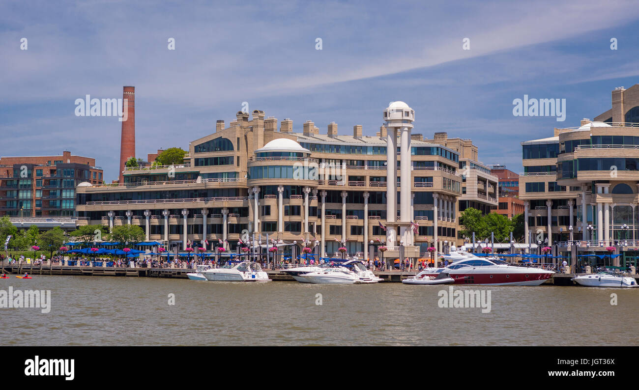 WASHINGTON, DC, USA - The Washington Harbour, a development on the ...