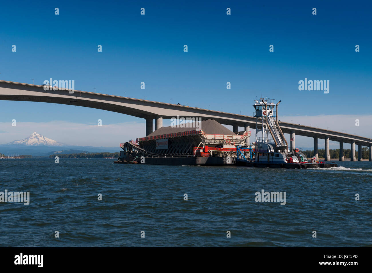 Barge loaded aggregate hi-res stock photography and images - Alamy