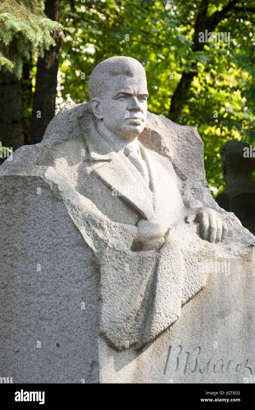 Novodevichy cemetery hi-res stock photography and images - Alamy