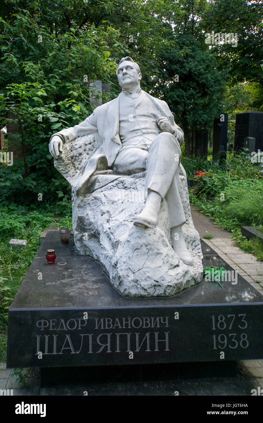 Novodevichy cemetery moscow hi-res stock photography and images - Alamy
