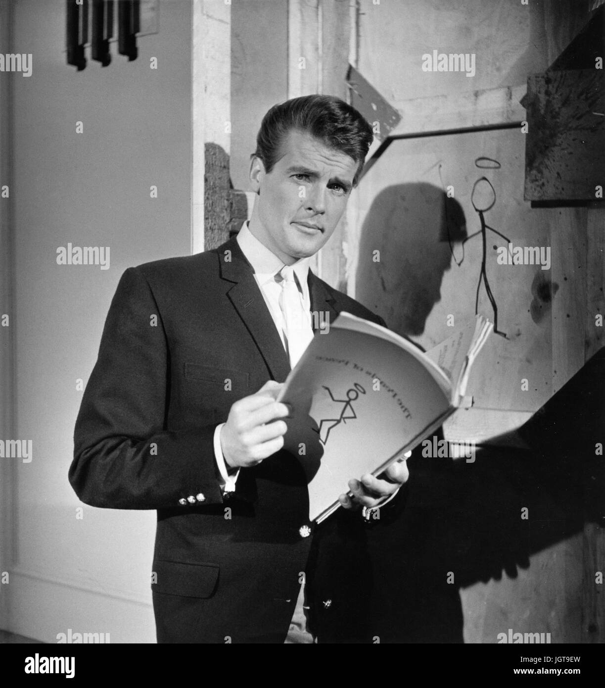 The saint roger moore hi-res stock photography and images - Alamy