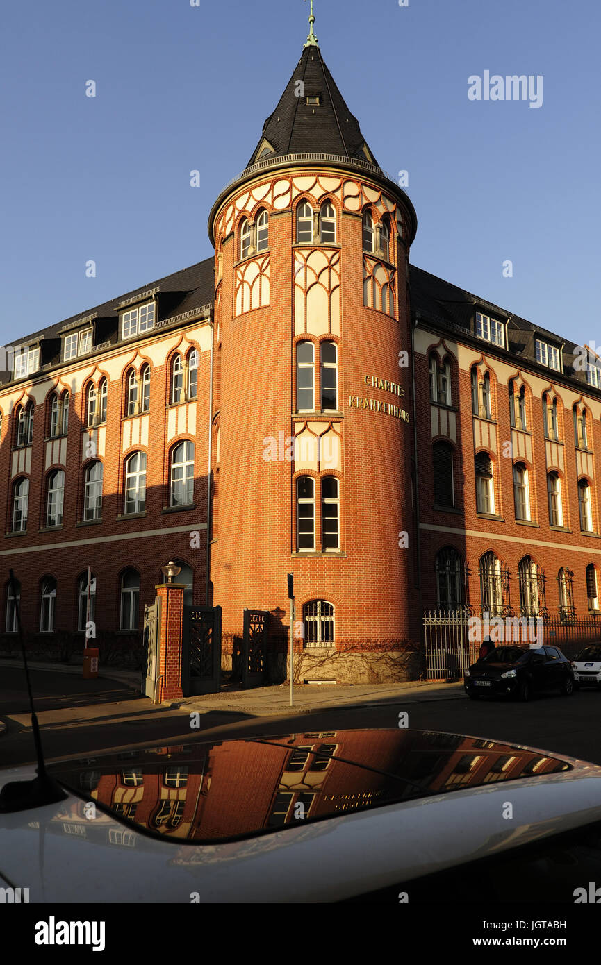 Die Charité, Universitätsmedizin Berlin, Kliniken und Institute Stock ...