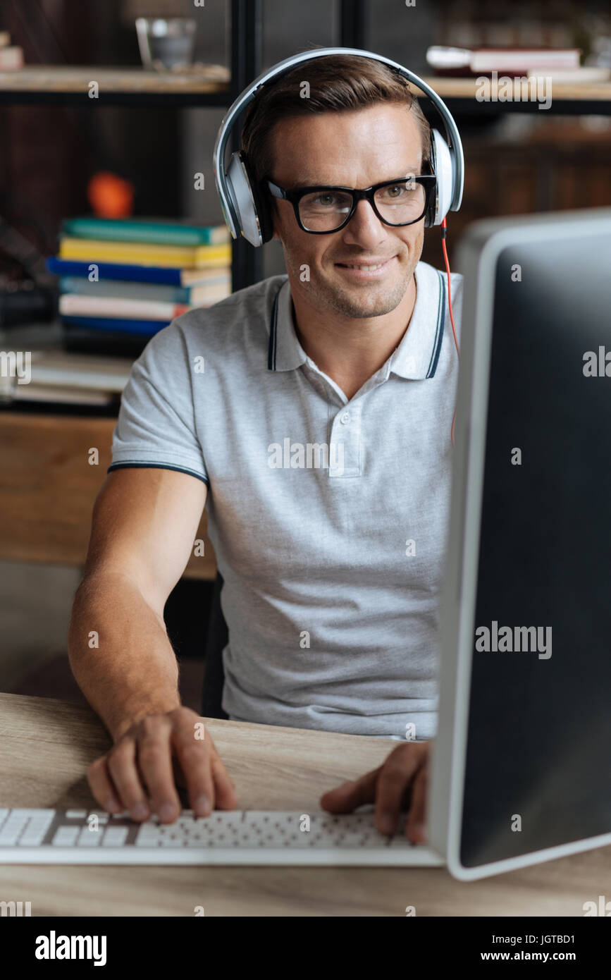 Completing work hi-res stock photography and images - Alamy