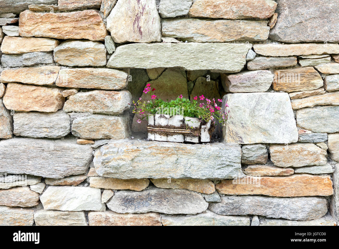 Old stone pot hi-res stock photography and images - Alamy