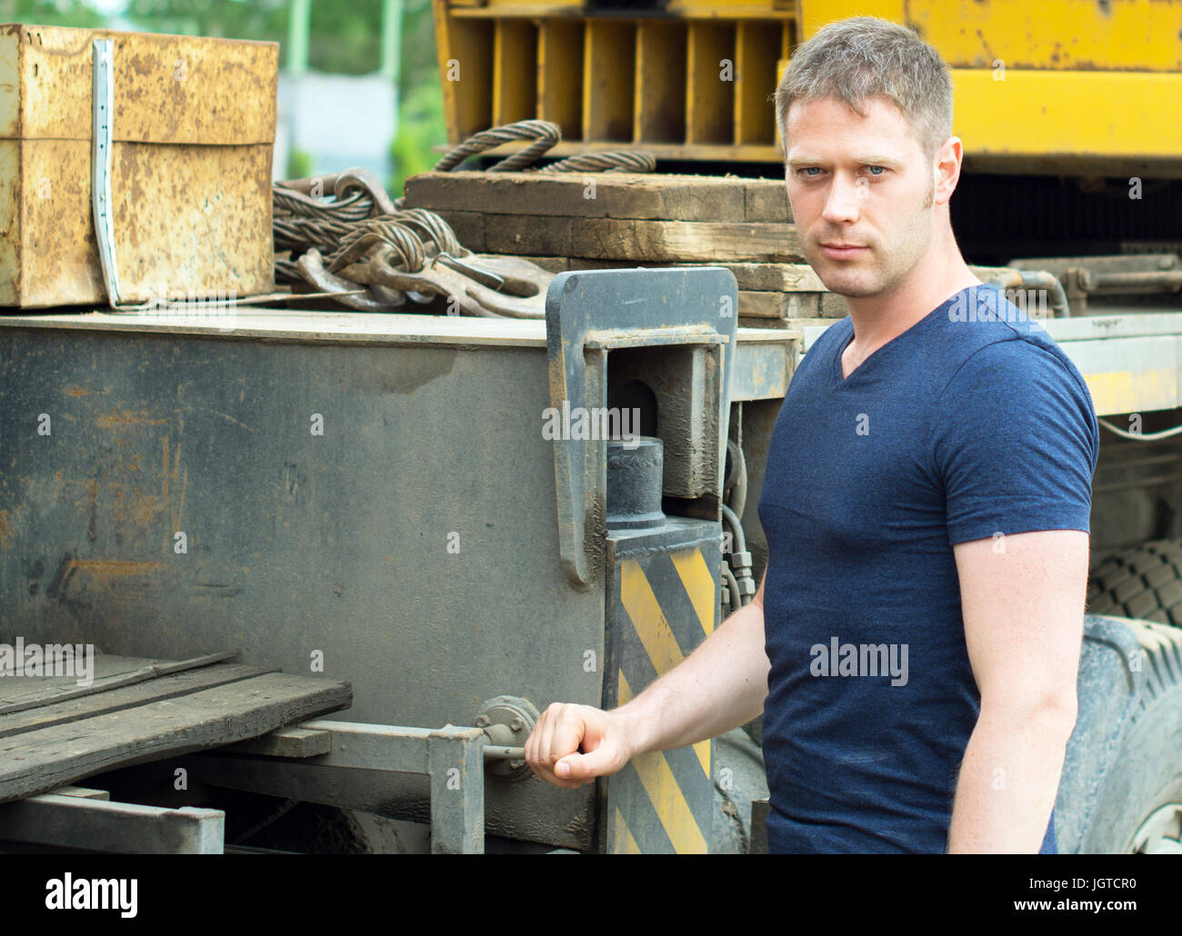 Man works transport crane hi-res stock photography and images - Alamy