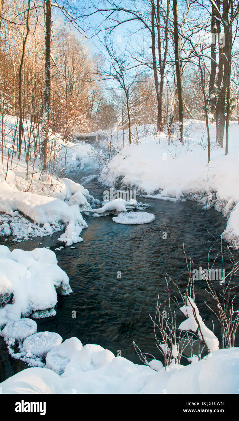 Winter scene stream snow hi-res stock photography and images - Alamy