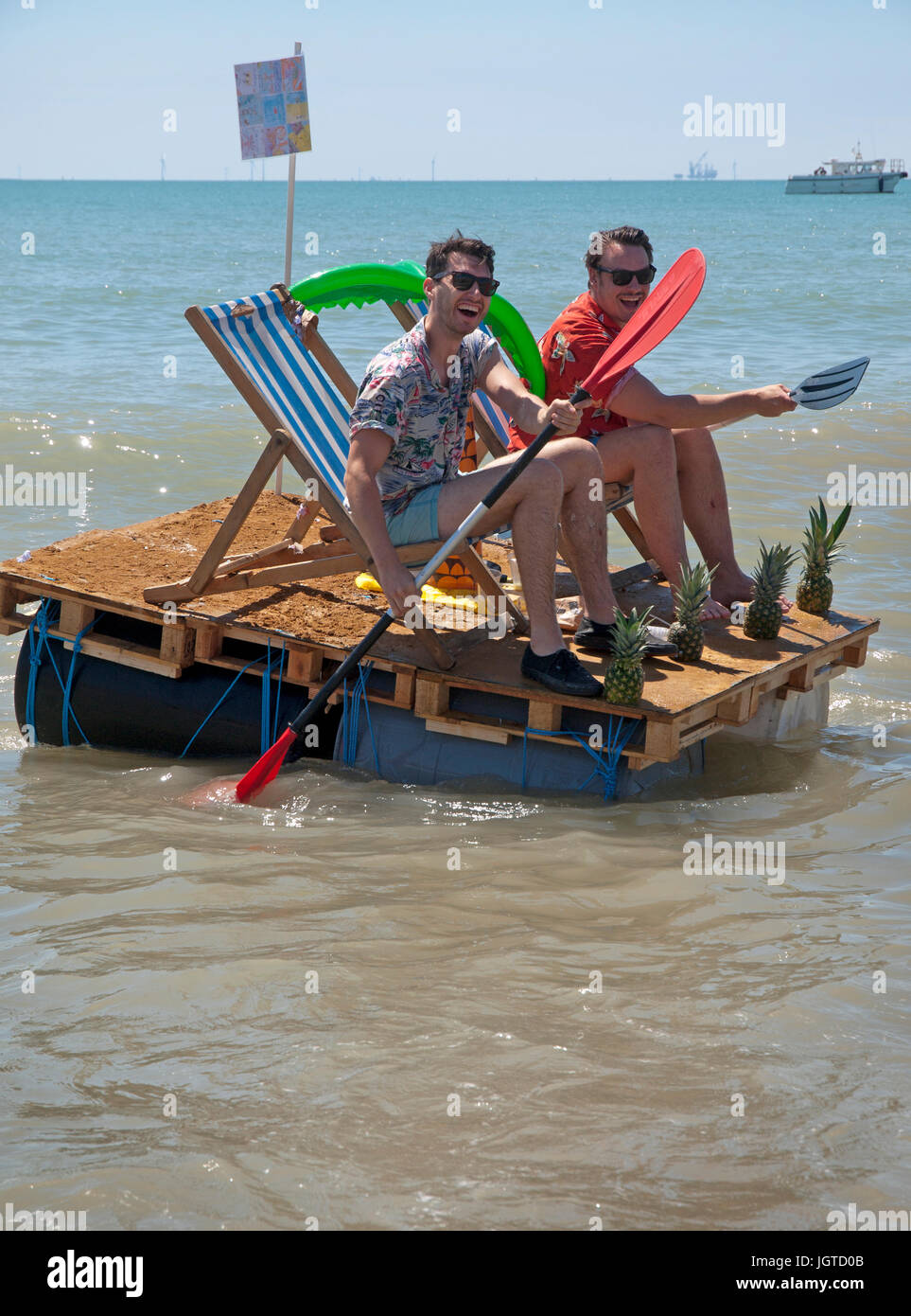 Paddling around pier hi-res stock photography and images - Alamy
