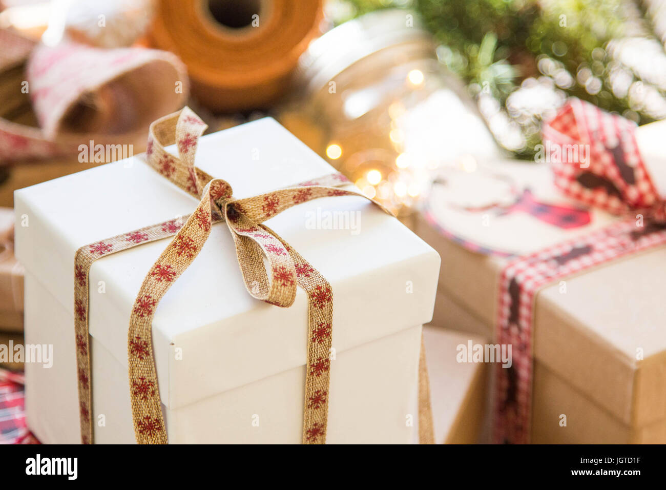 Wrapping parcels hi-res stock photography and images - Alamy