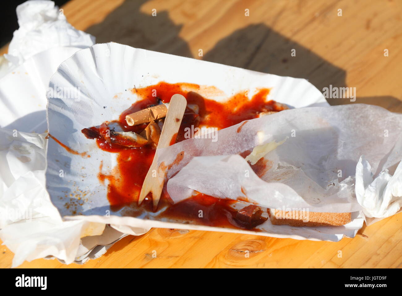 Food rests, garbage on a table Stock Photo - Alamy