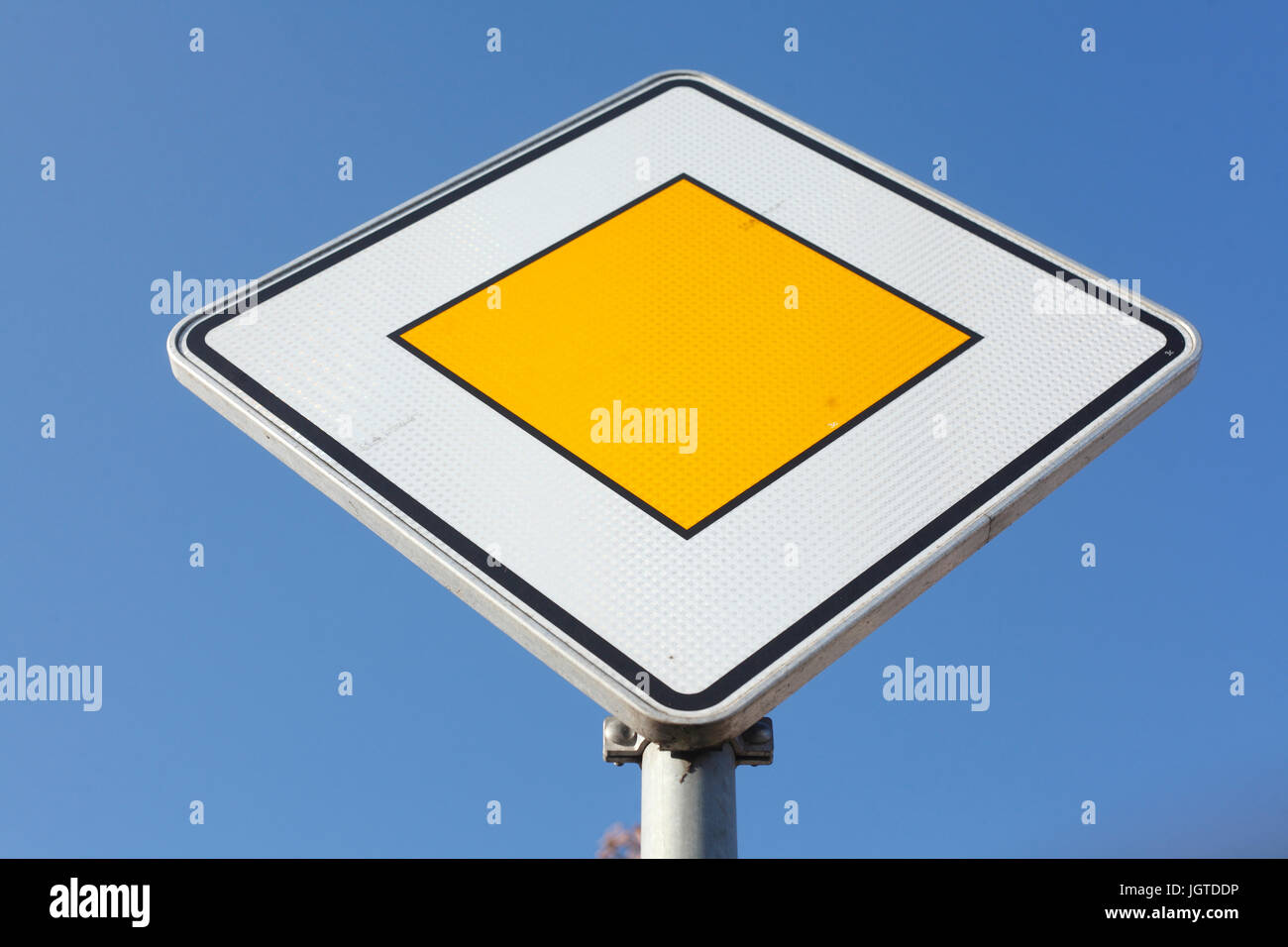 Priority traffic sign hi-res stock photography and images - Alamy