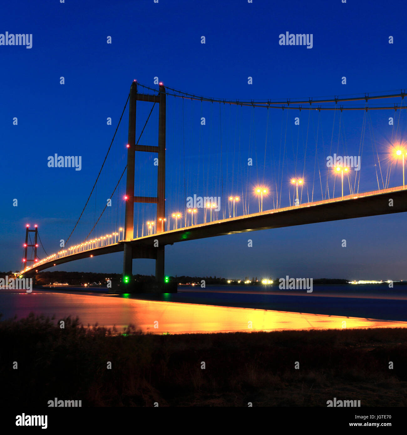 Humber Bridge at night, from Barton-upon-Humber village side, East ...
