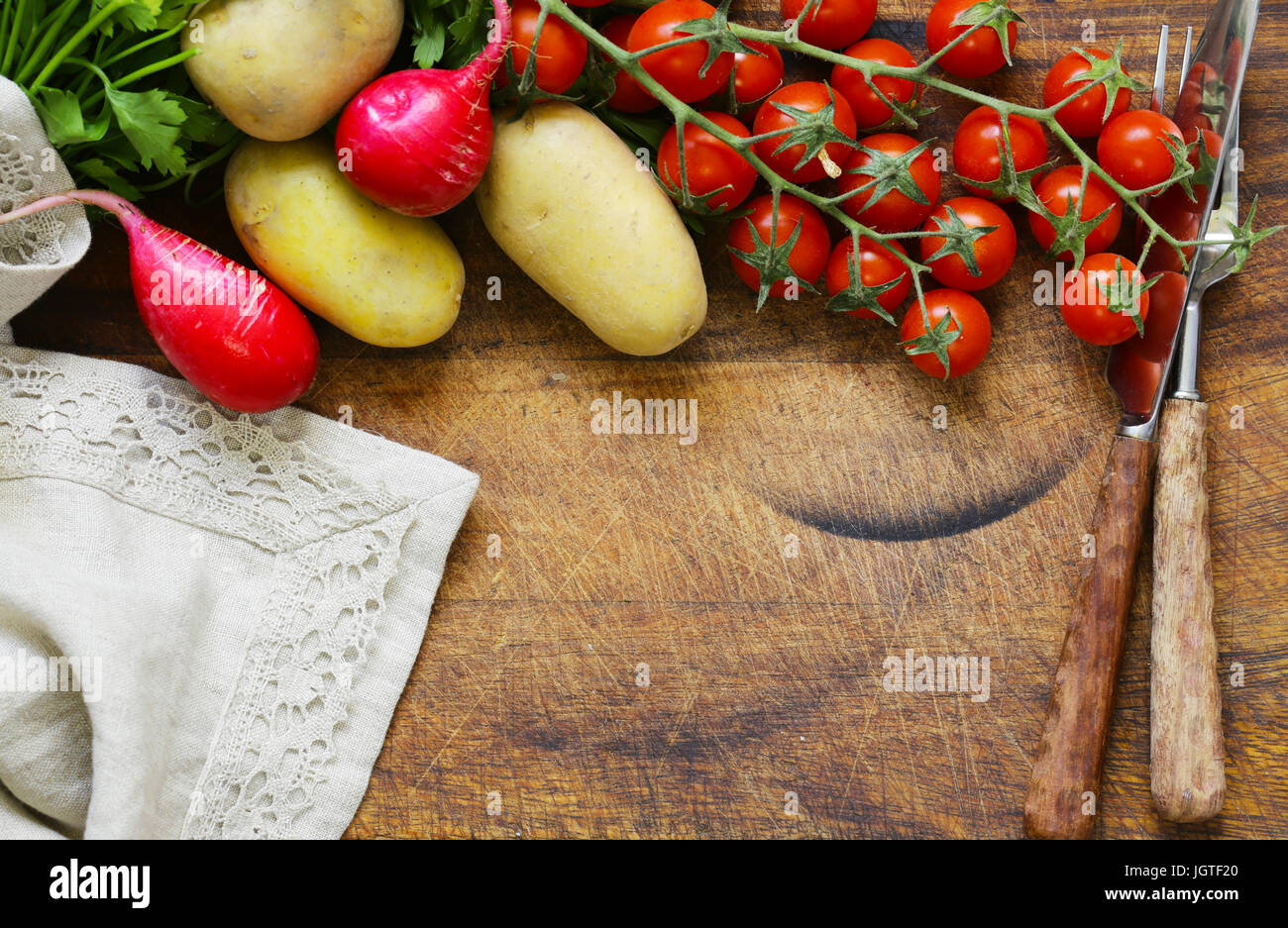 Wooden food background with fresh tomatoes and parsley Stock Photo - Alamy