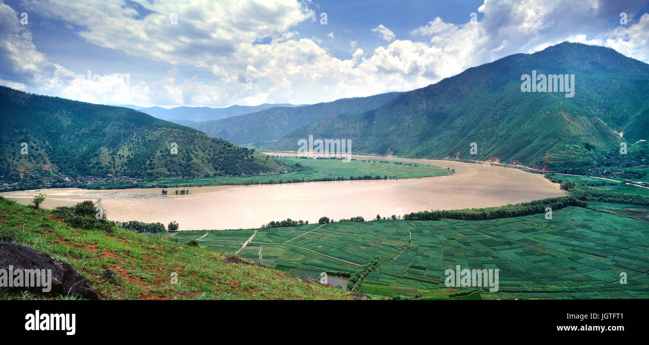 China yunnan province yangtze river hi-res stock photography and images ...