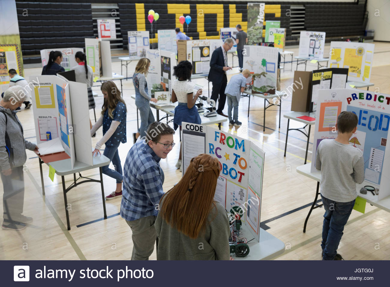 Black students science fair hi-res stock photography and images - Alamy