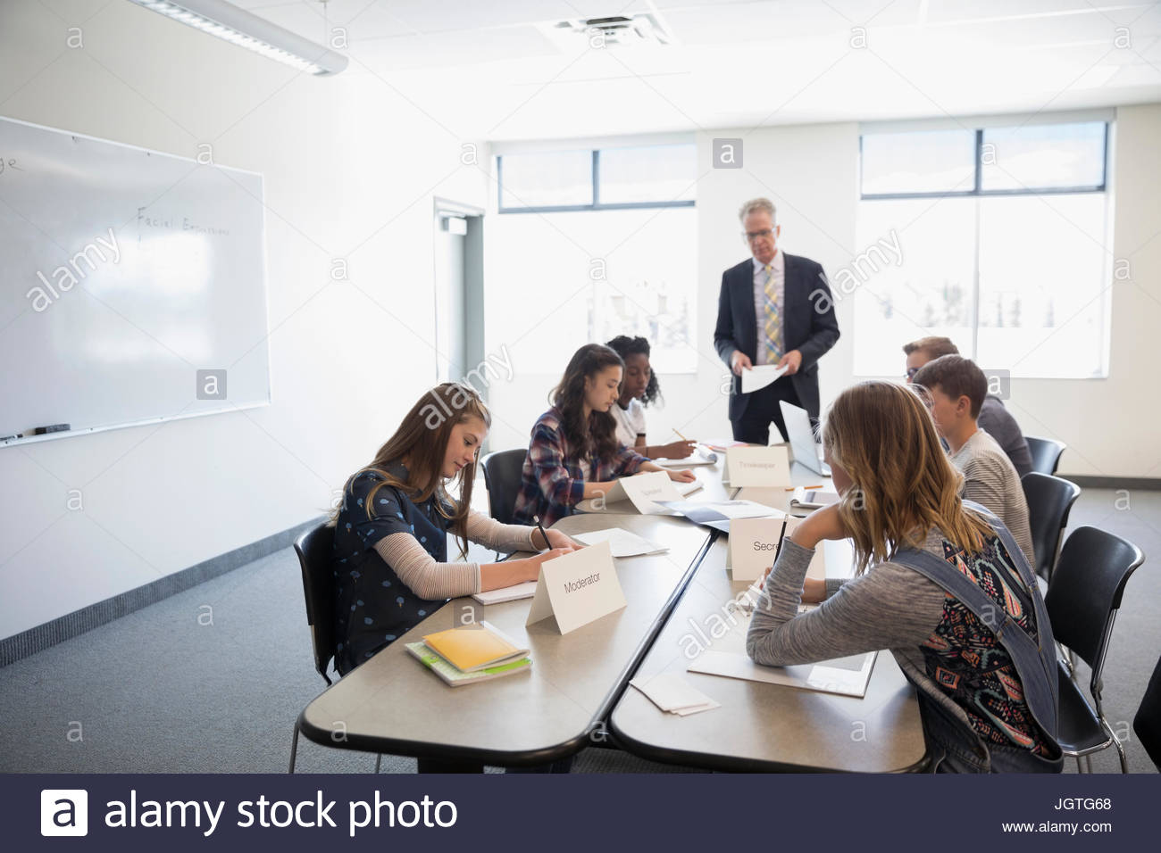 African girl reading in classroom hi-res stock photography and images ...