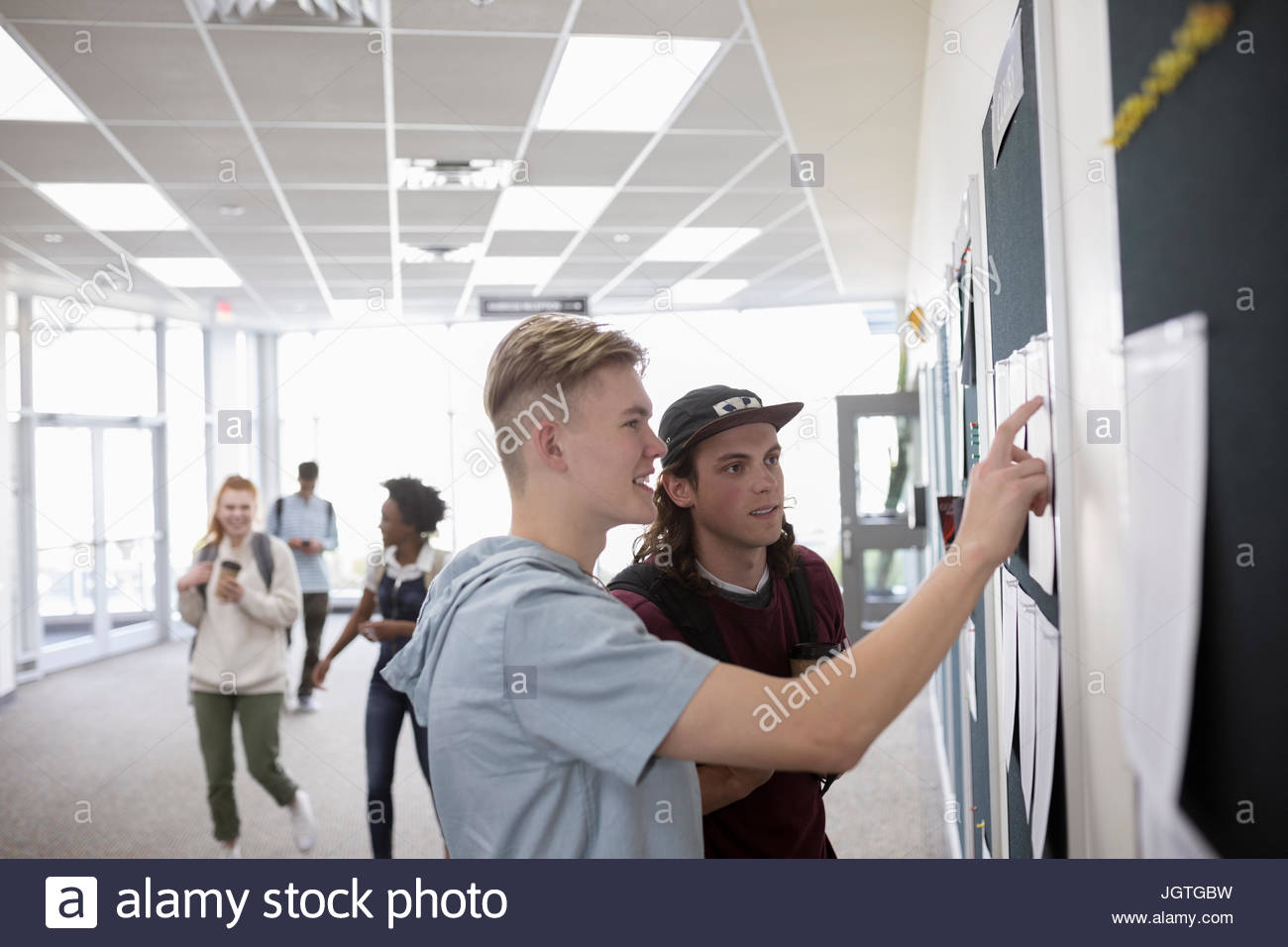 School bulletin board students hi-res stock photography and images - Alamy