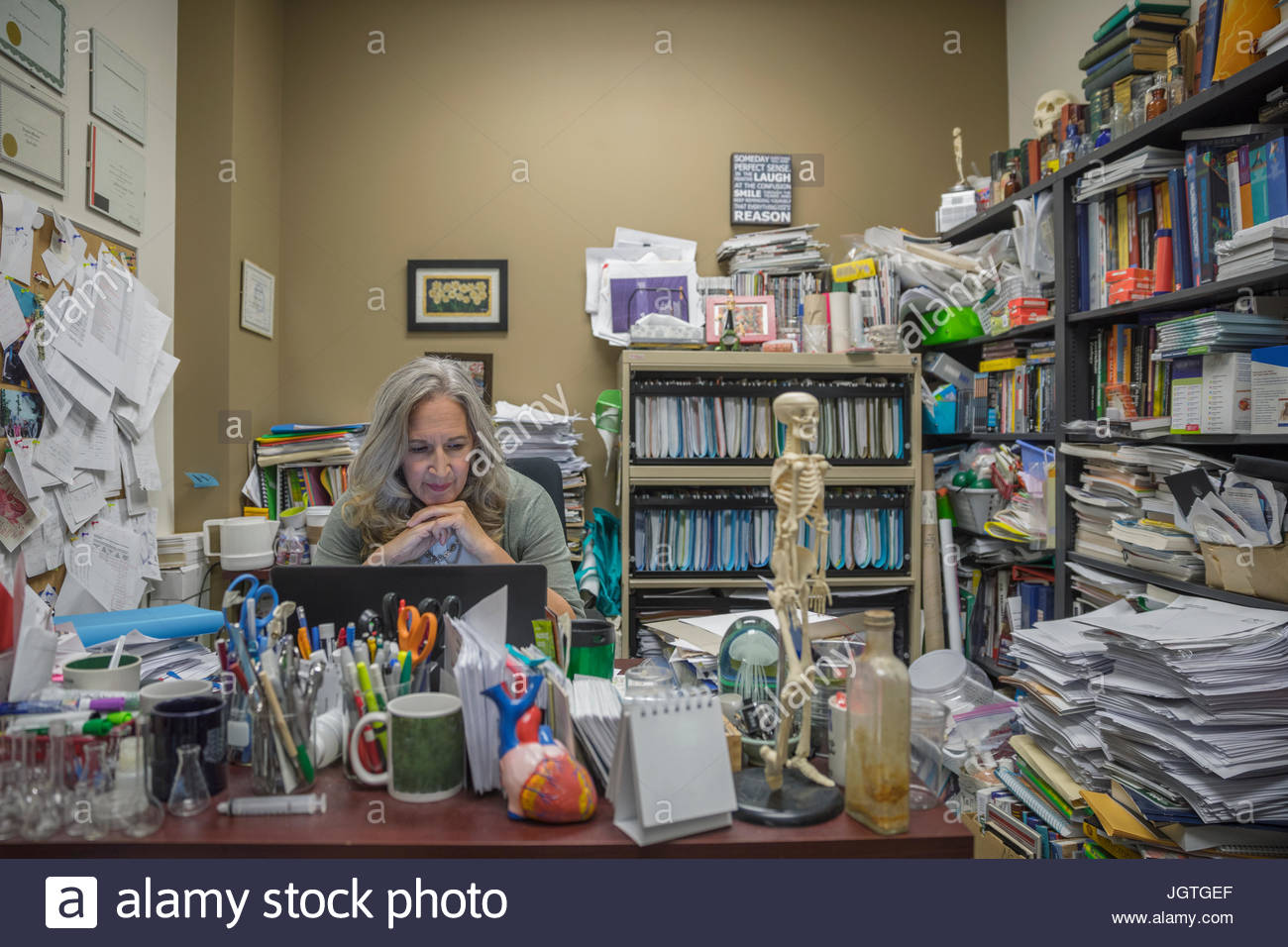 Female at messy desk hi-res stock photography and images - Alamy