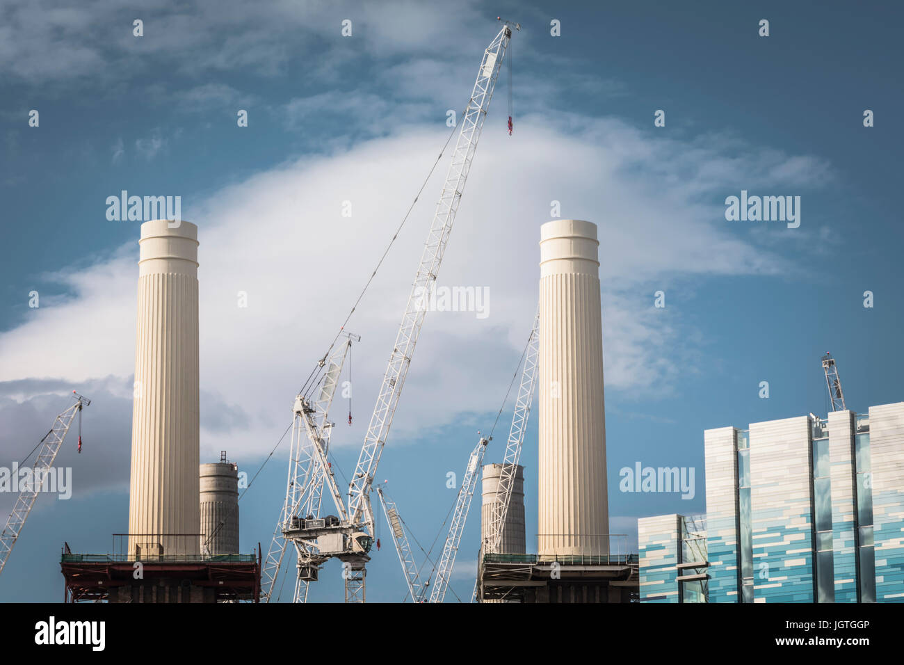 The new Battersea Power Station housing development under construction ...