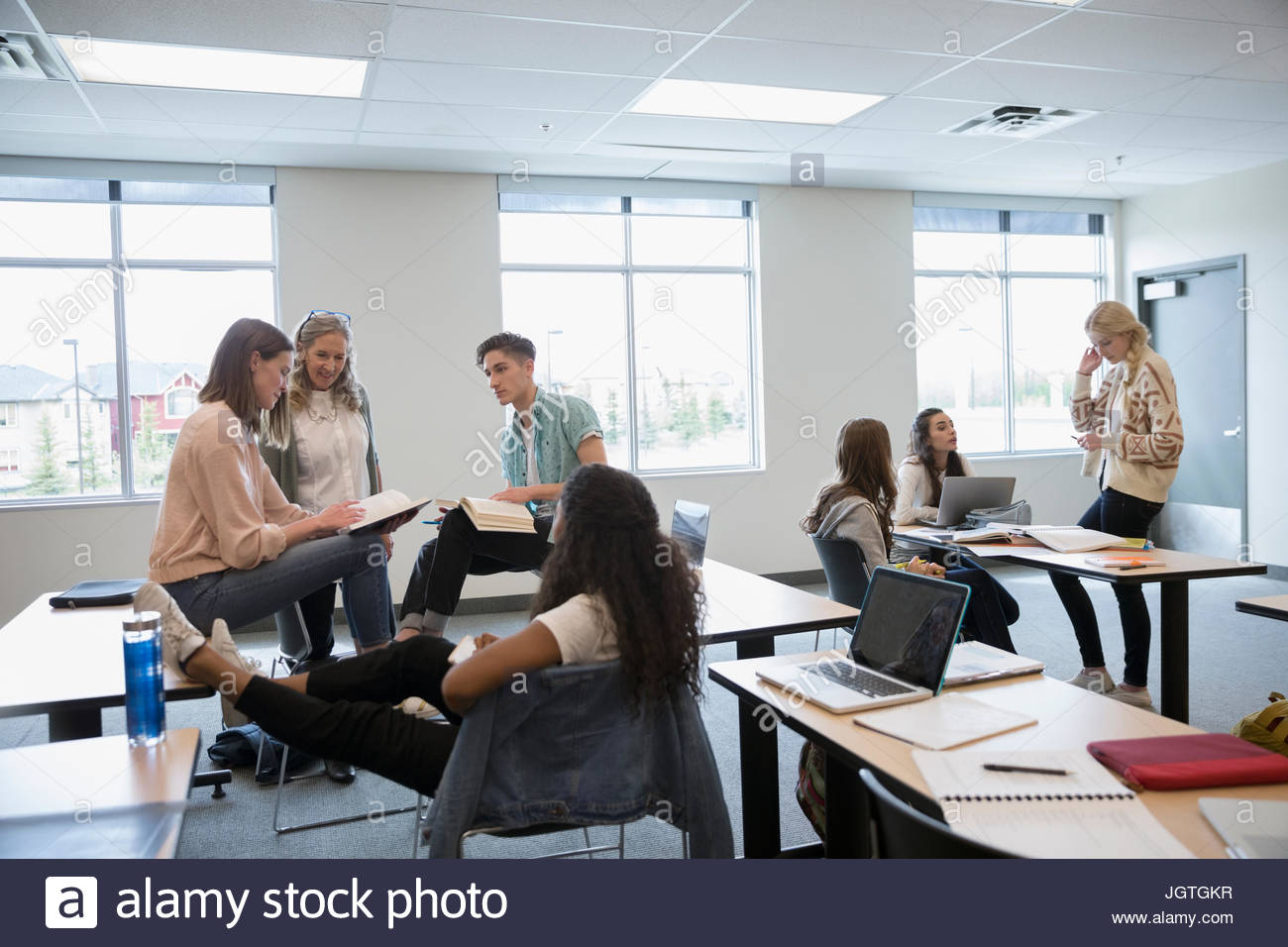 Group studying hi-res stock photography and images - Alamy