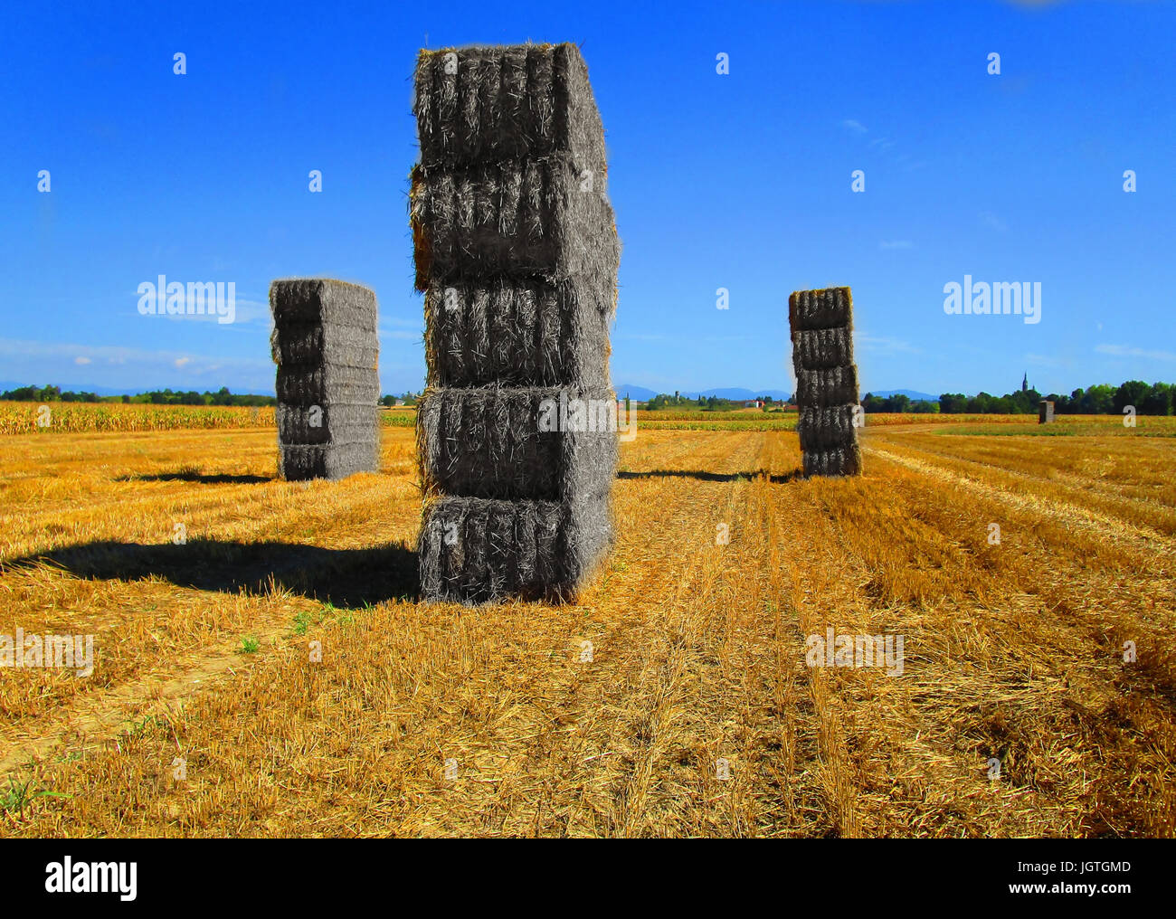 Straw tower hi-res stock photography and images - Alamy