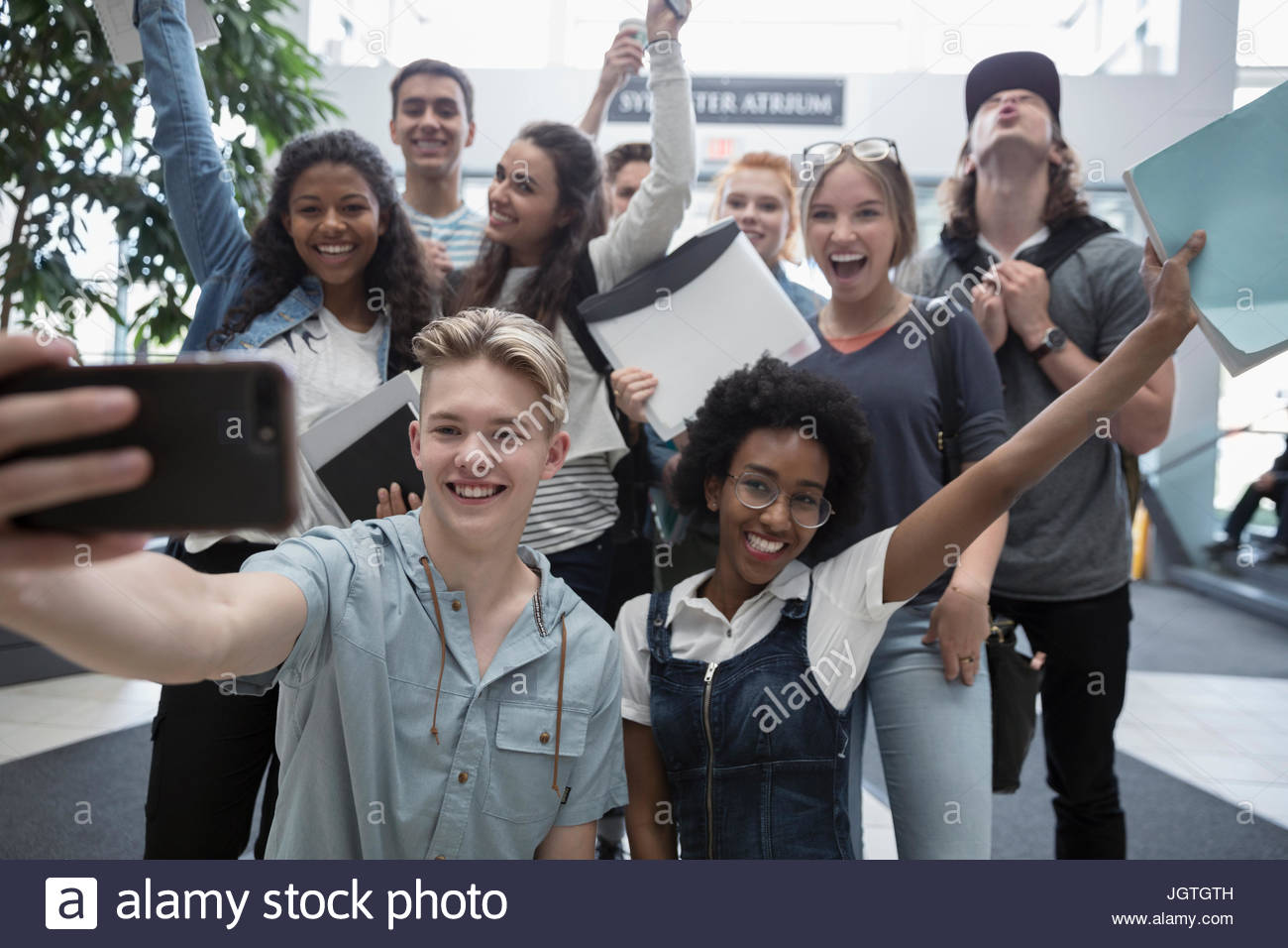 College students posing hi-res stock photography and images - Alamy
