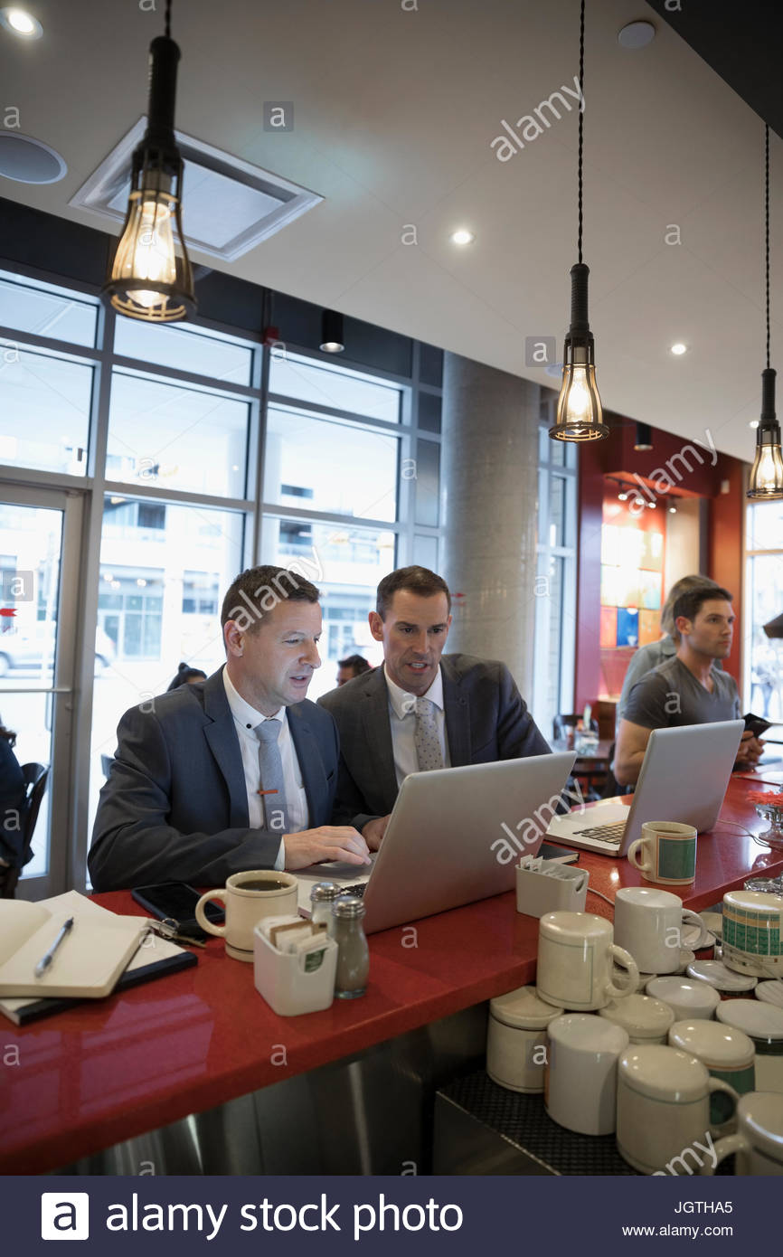 People sitting diner counter hi-res stock photography and images - Alamy