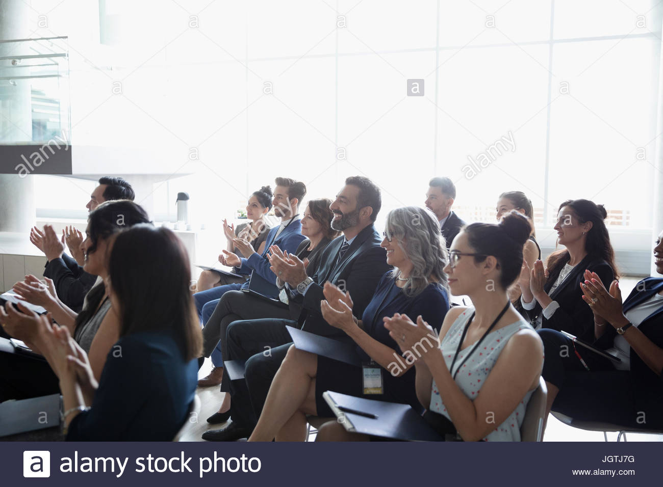Clapping business hi-res stock photography and images - Alamy