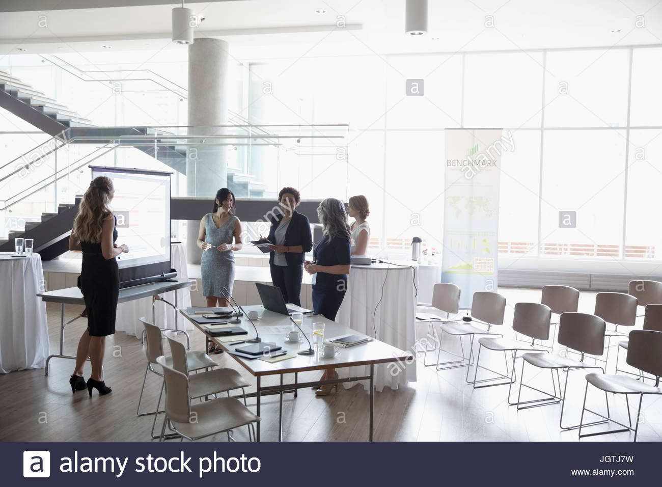 Multi screen projection hi-res stock photography and images - Alamy
