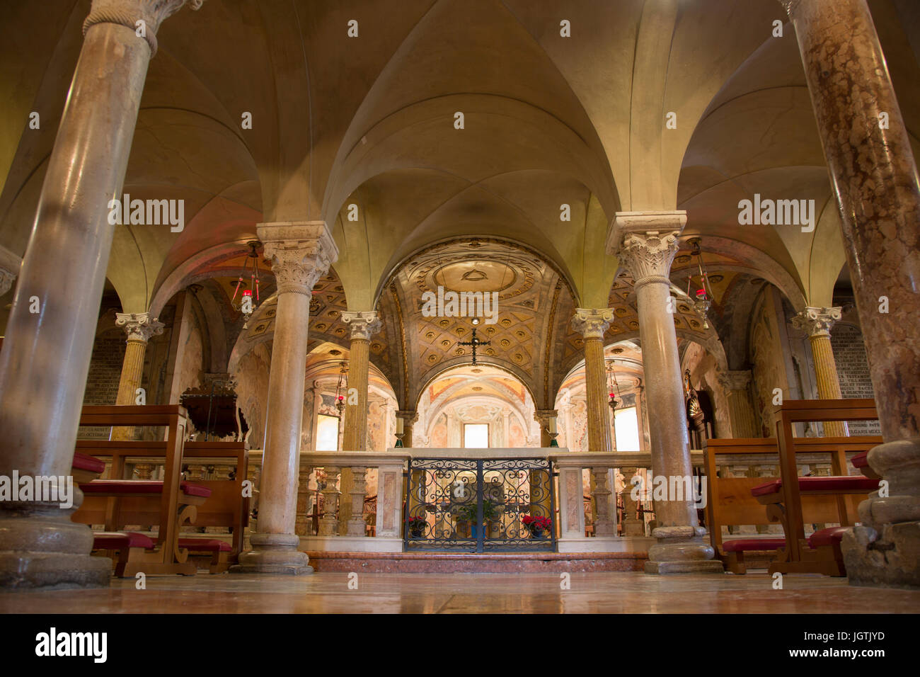 Modena cathedral interior hi-res stock photography and images - Alamy