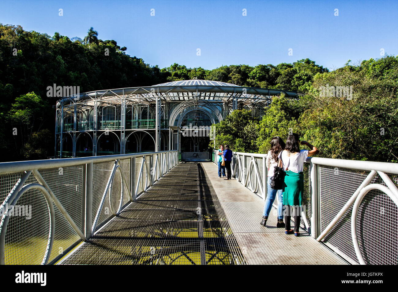 Wire opera house hi-res stock photography and images - Alamy