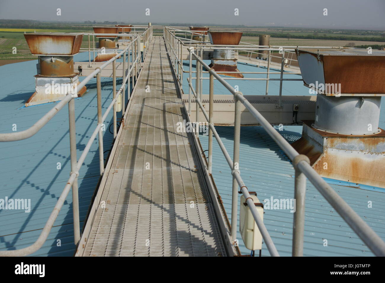 Work at height platform hi-res stock photography and images - Alamy