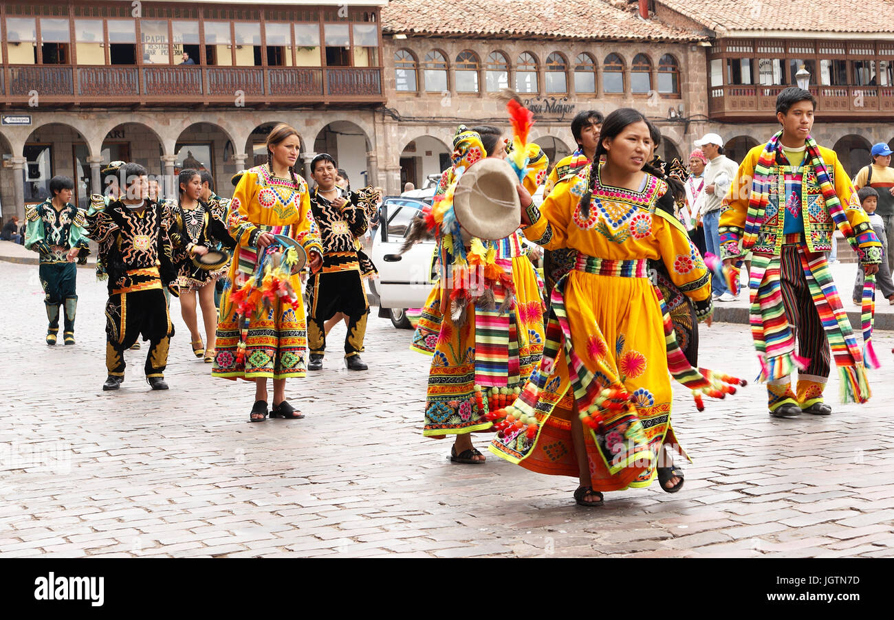Dances cuzco peru hi-res stock photography and images - Alamy